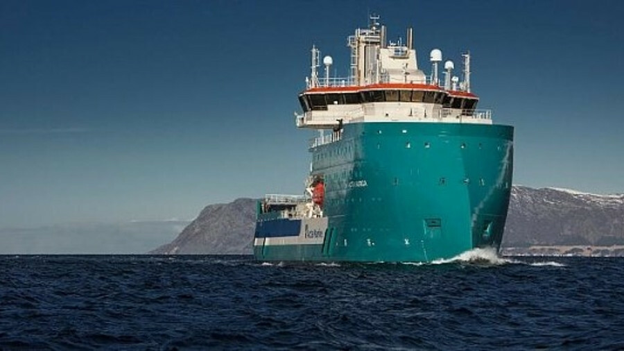 Riviera - Opinion - Walk-to-work vessel shines whatever the weather ...