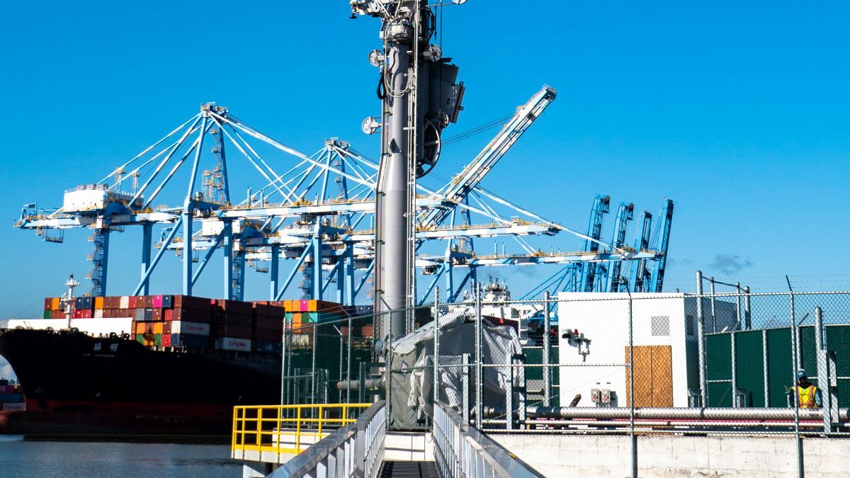 Riviera - News Content Hub - Mitigating reloading risk at LNG import ...