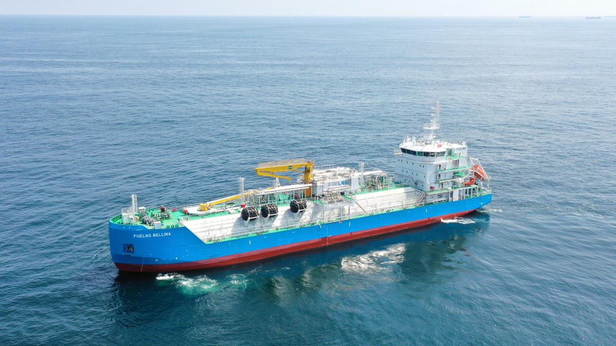 Riviera - News Content Hub - Singapore’s first LNG bunkering vessel ...