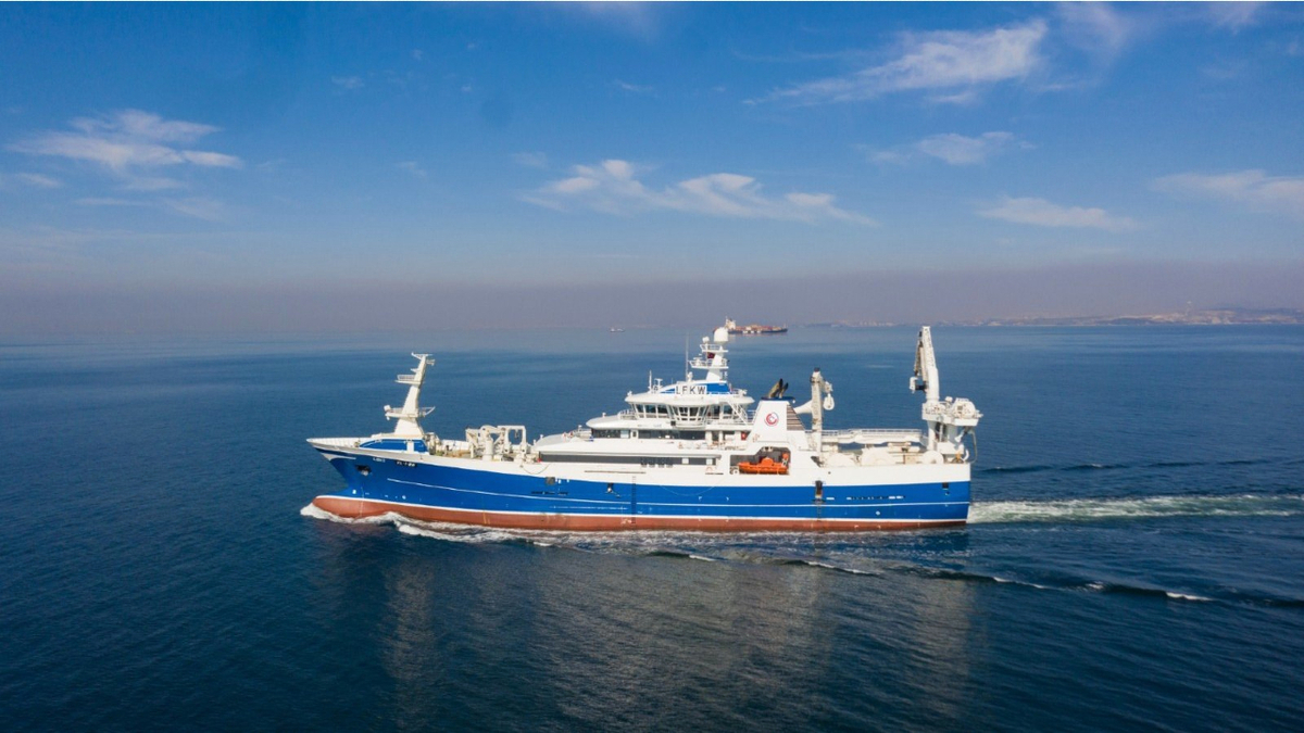 Riviera - News Content Hub - First LNG-hybrid purse seiner trawler ...