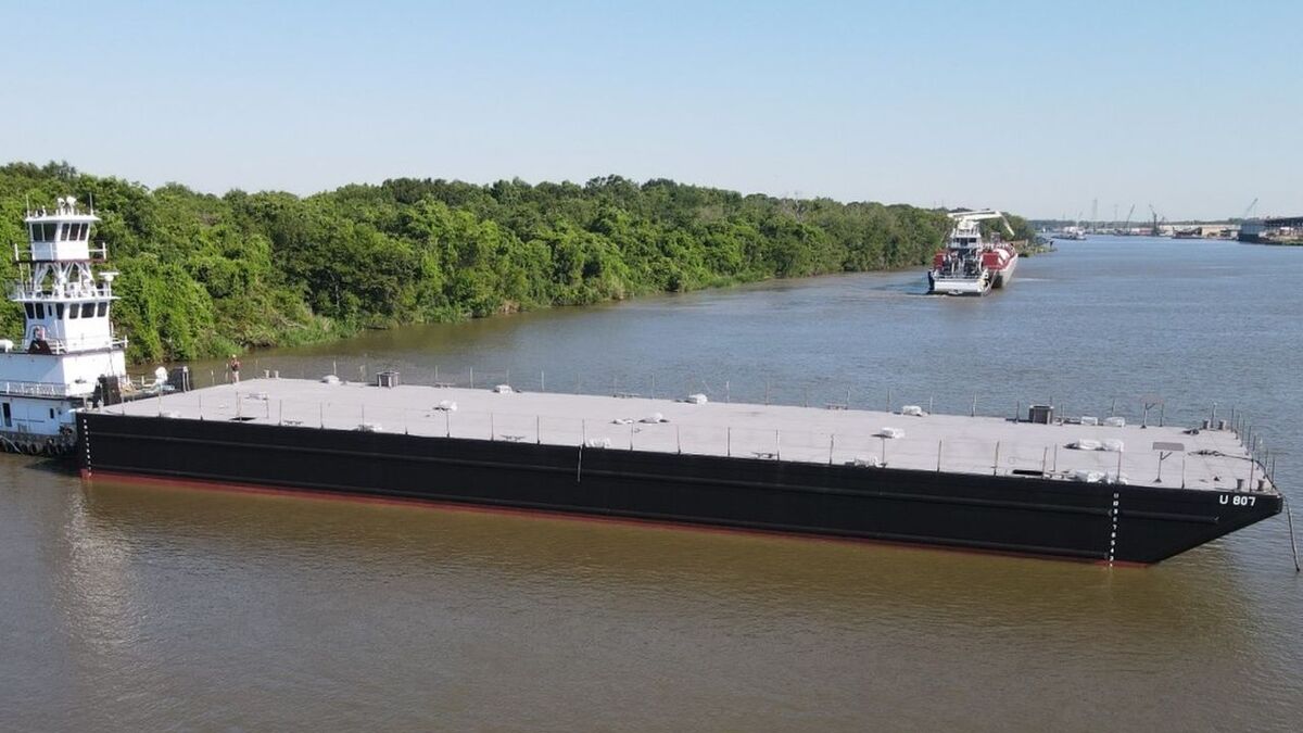 Riviera - News Content Hub - New barge delivered, towboat refurbished in US
