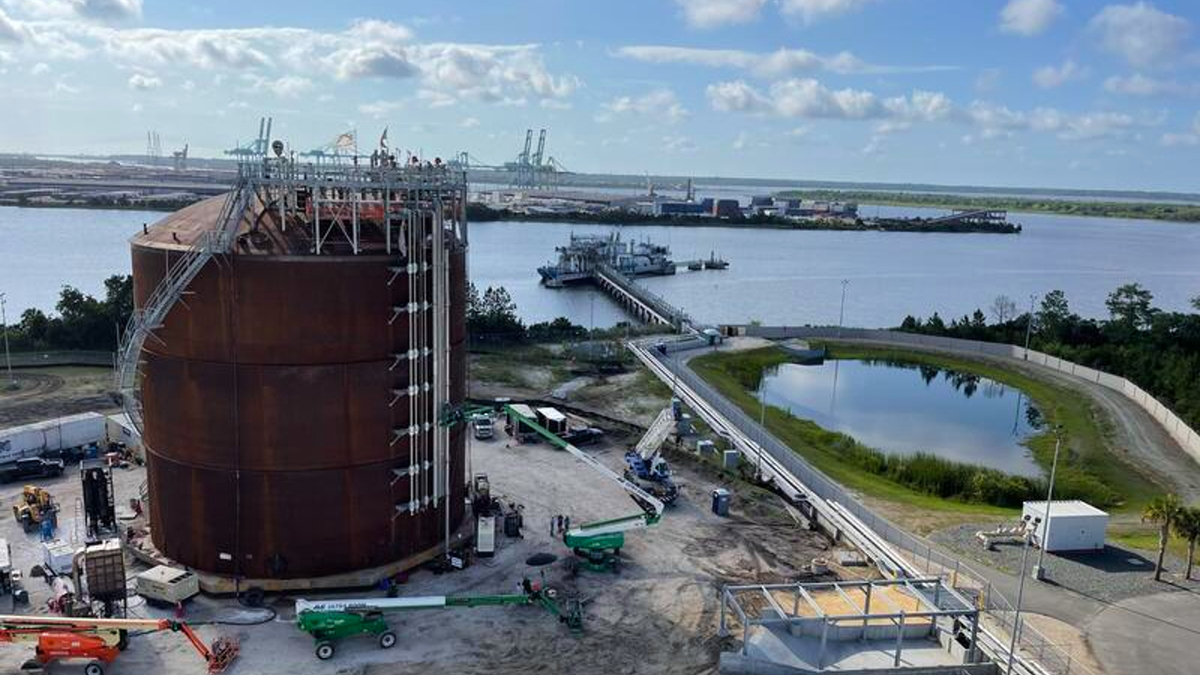 Riviera - News Content Hub - TOTE container ship becomes first vessel ...