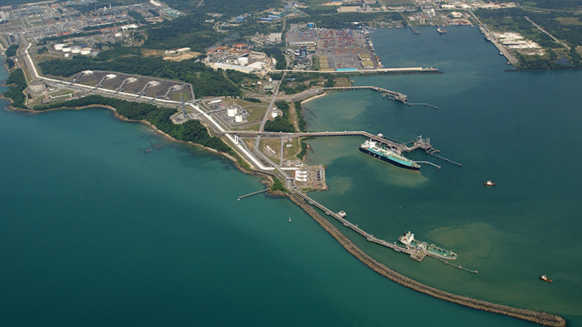 Riviera - News Content Hub - Fire breaks out at Petronas' Bintulu LNG ...