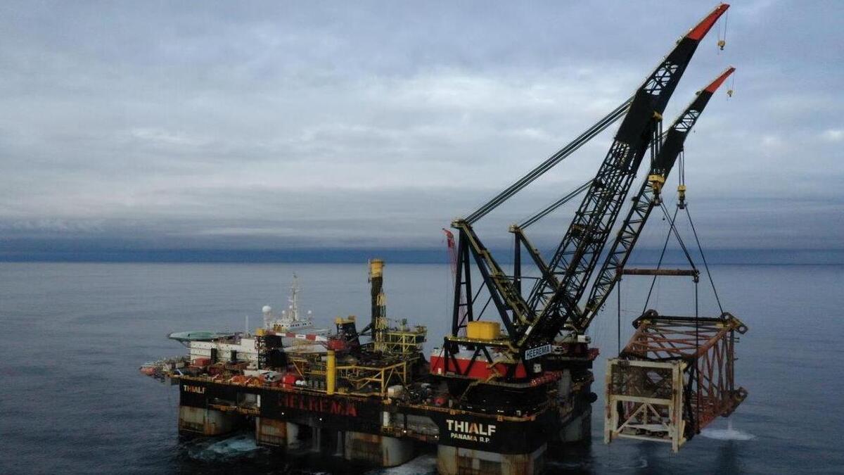 Riviera - News Content Hub - Heerema to modify Thialf’s cranes for ...