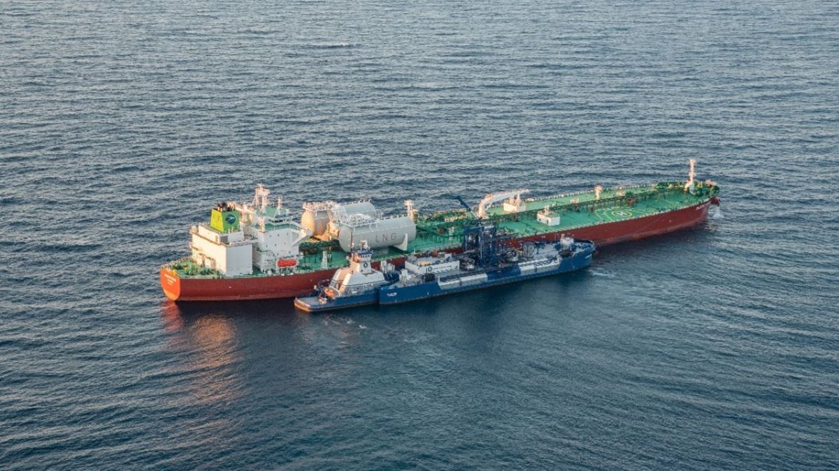 Riviera - News Content Hub - AET Aframax tanker takes on LNG bunkers ...