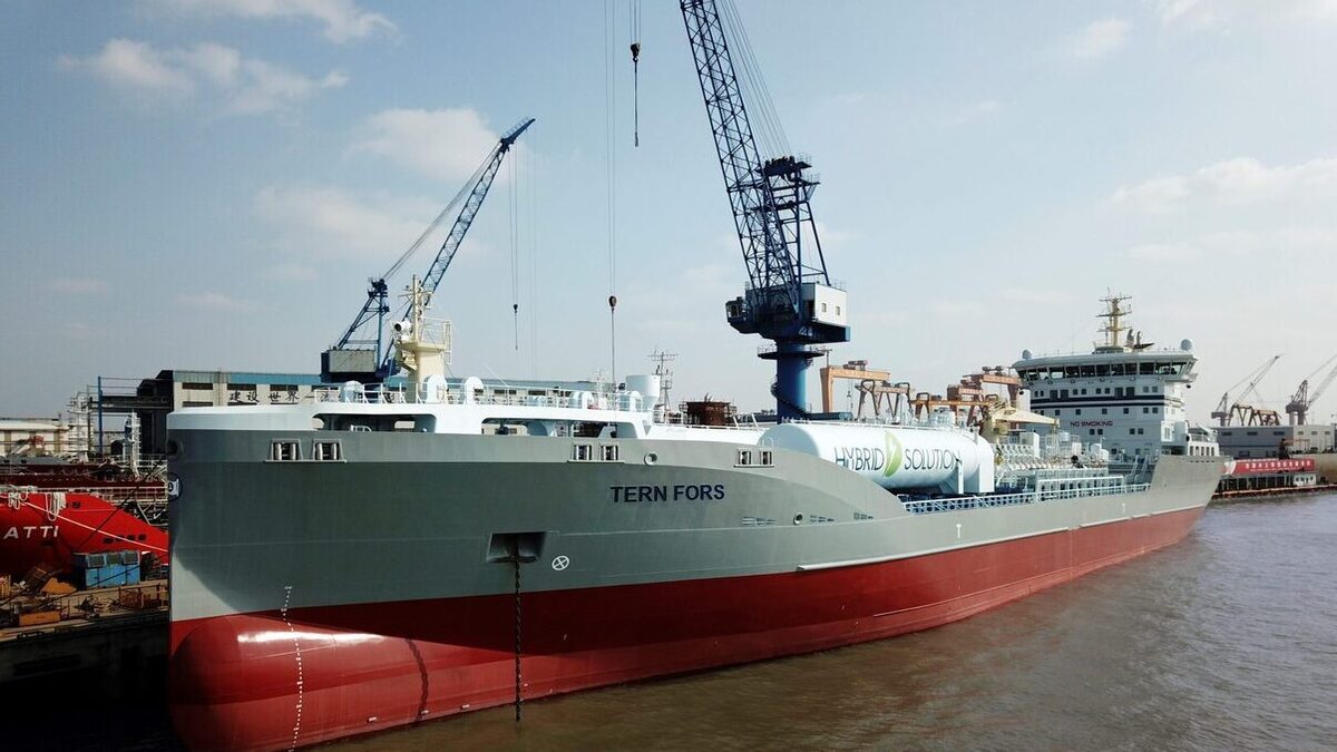 Riviera - News Content Hub - Terntank takes delivery of second CMJ ...