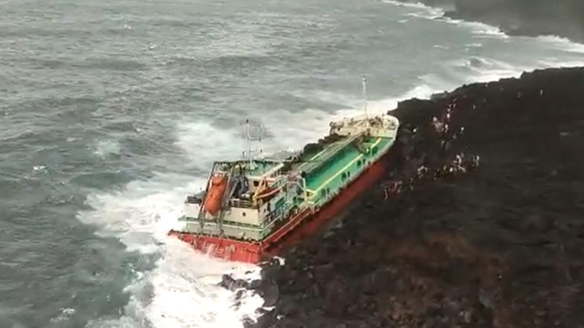 Riviera - News Content Hub - Abandoned tanker grounded on Réunion ...