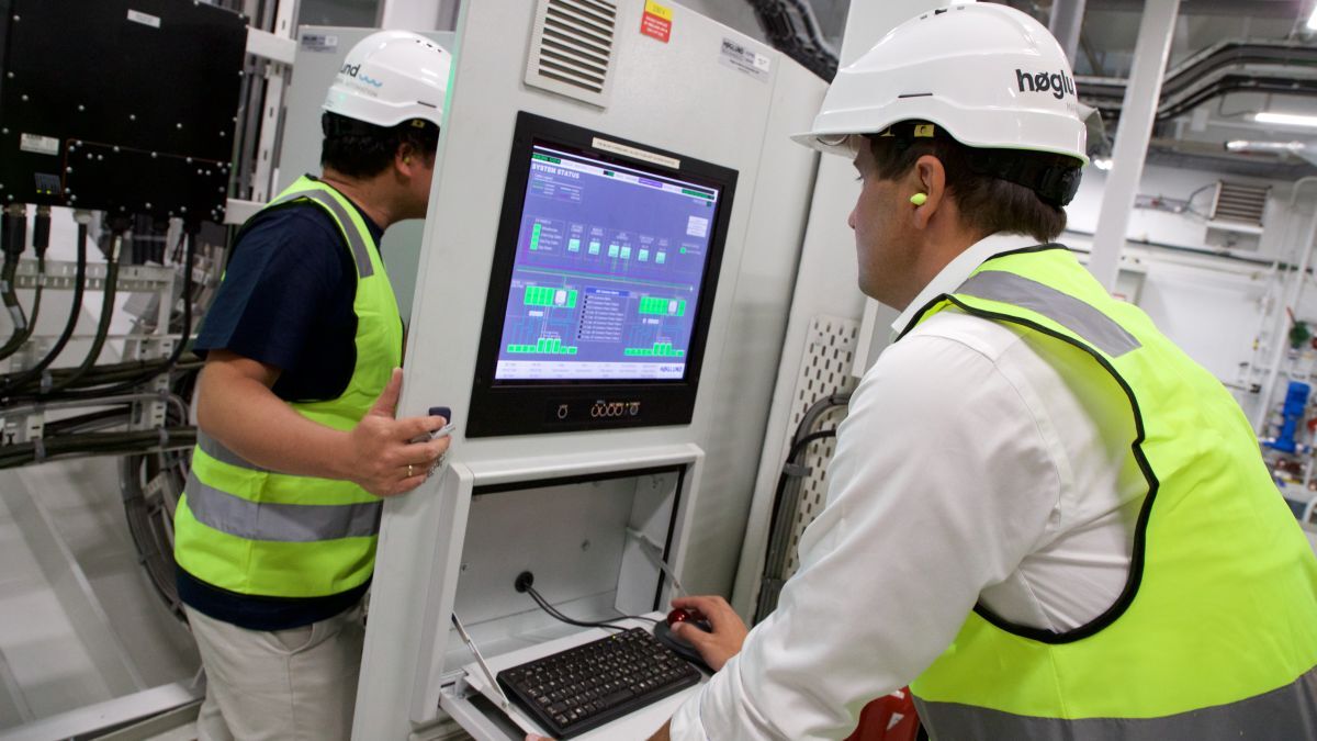 Riviera - News Content Hub - Retrofitting vessels to steer shipping ...