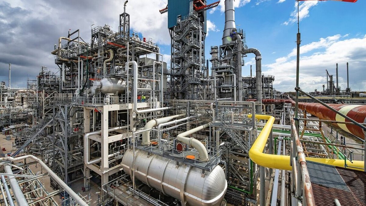 Riviera - News Content Hub - Shell takes FID on Europe’s largest ...