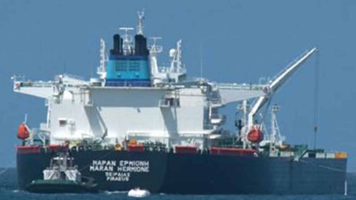 Riviera - News Content Hub - MTM tanker rescued 100 migrants south of ...