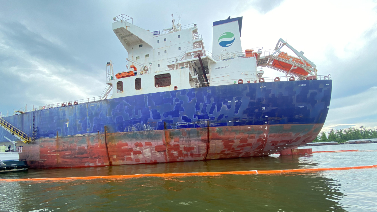 Riviera - News Content Hub - Hafnia tanker involved in bunker oil spill ...
