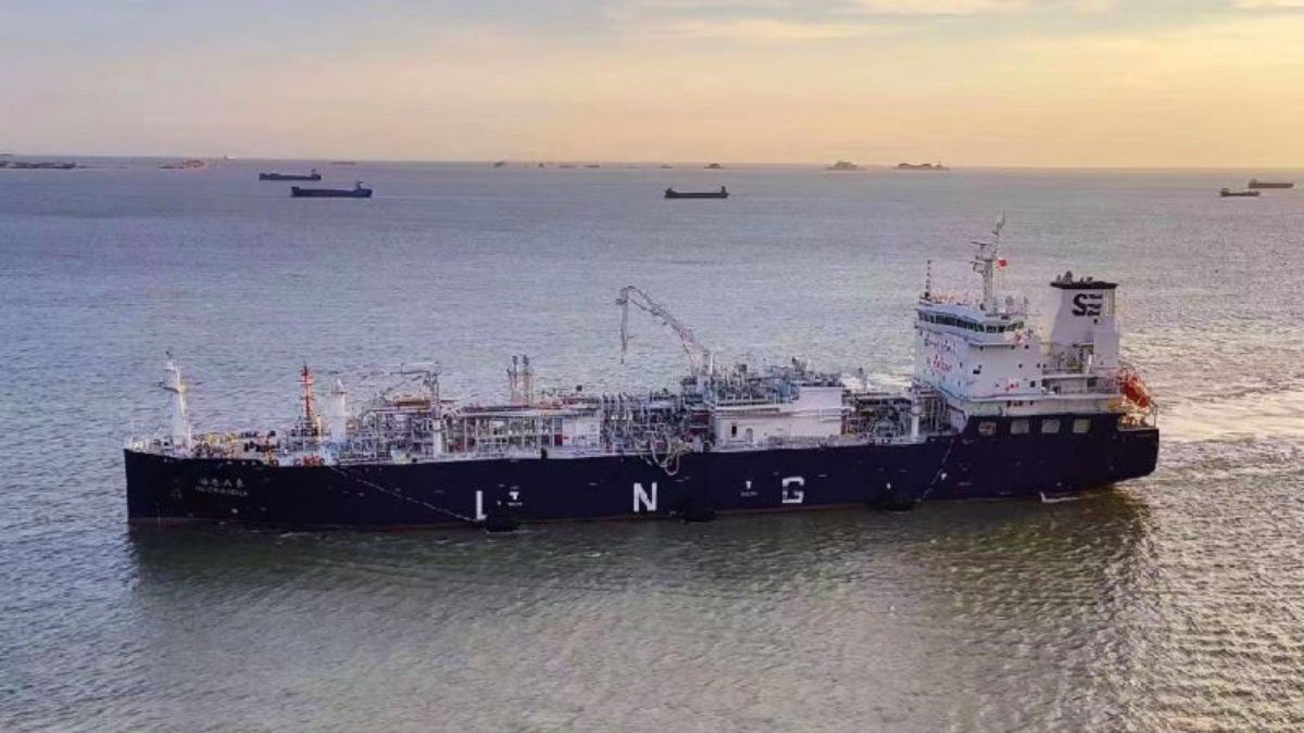 Riviera - News Content Hub - China’s largest LNG bunkering vessel joins ...