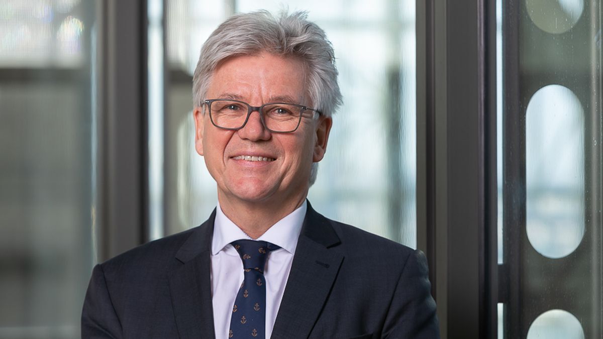 Riviera - News Content Hub - Problems tackling container ship fires