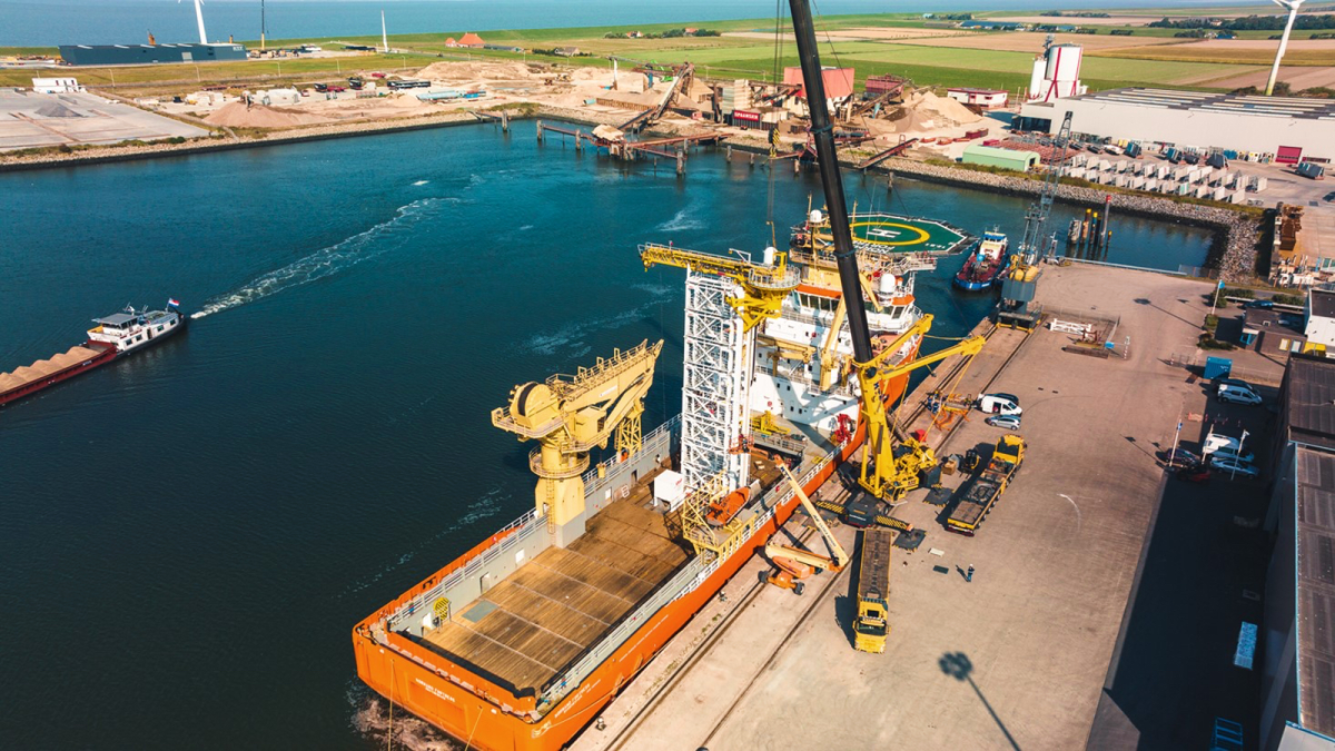 Riviera - News Content Hub - Sophisticated gangway systems: there and ...