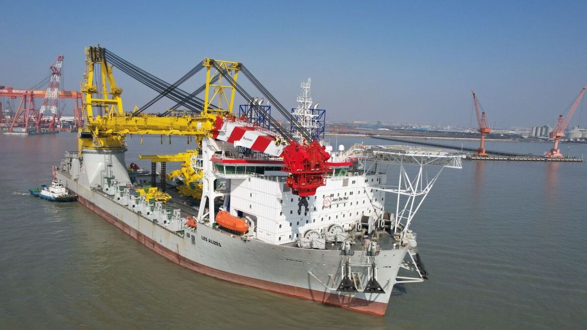 Riviera - News Content Hub - Jan De Nul’s heavy-lift vessel Les Alizés ...