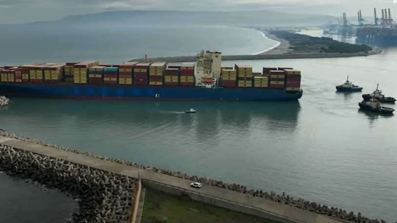 Riviera - News Content Hub - Italian tugs refloat grounded MSC ...