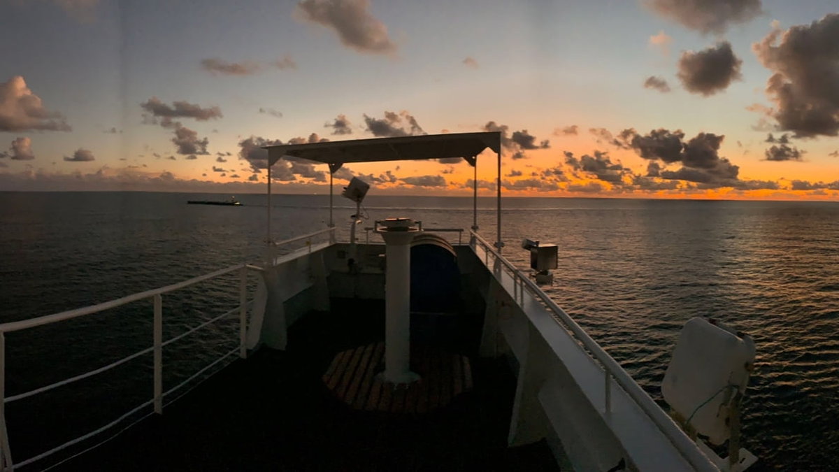 Riviera - News Content Hub - Golar LNG sells final LNG carrier, exiting ...