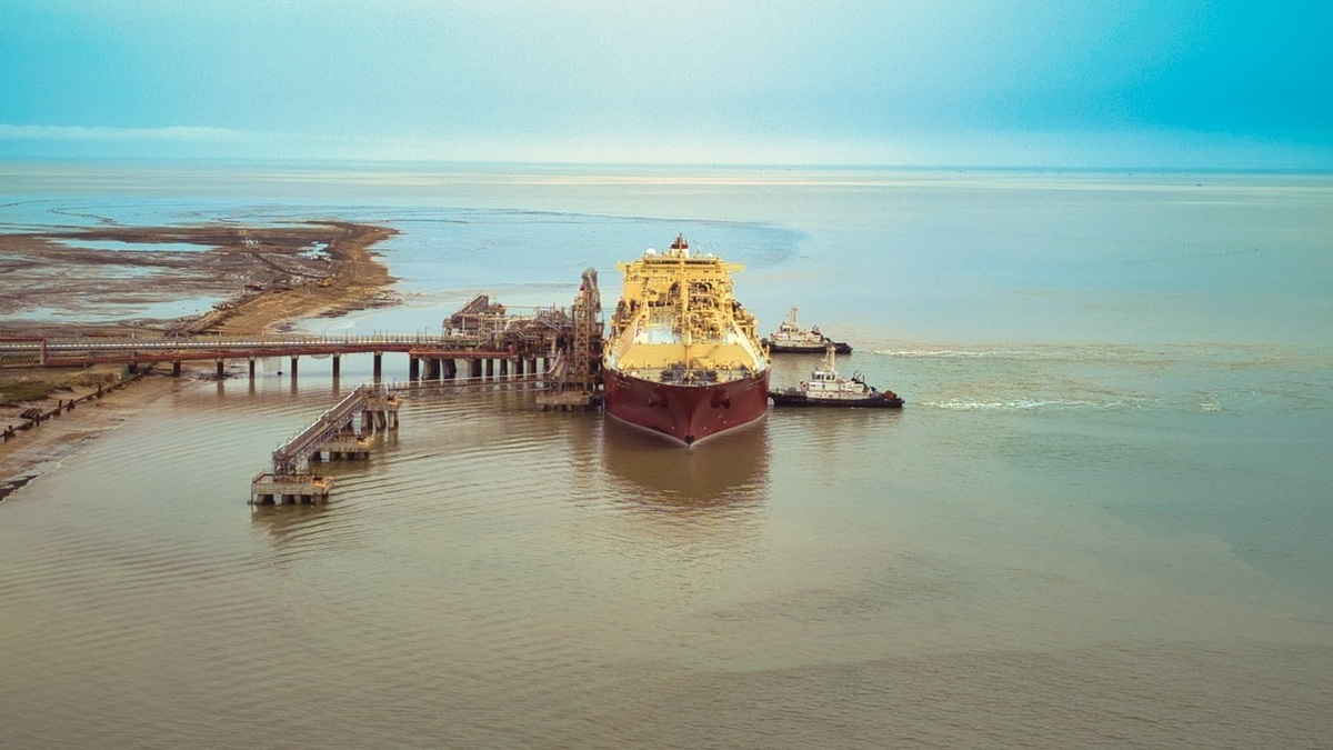 Riviera - News Content Hub - India’s Dhamra terminal receives first LNG ...