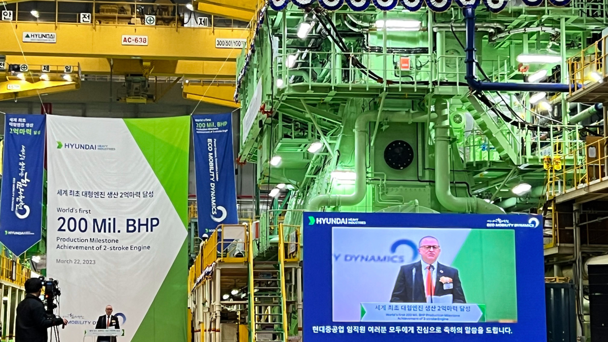 Riviera - News Content Hub - Surge of big box ships will build methanol ...