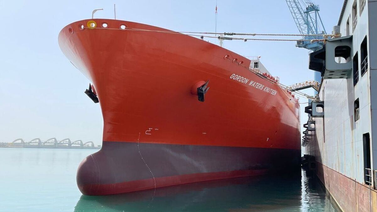 Riviera - News Content Hub - Knutsen takes delivery of new LNG carrier