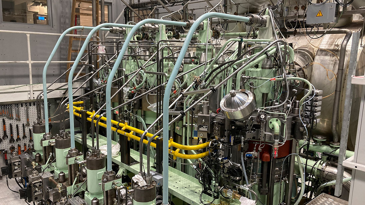 Riviera - News Content Hub - MAN B&W two-stroke engine successfully ...