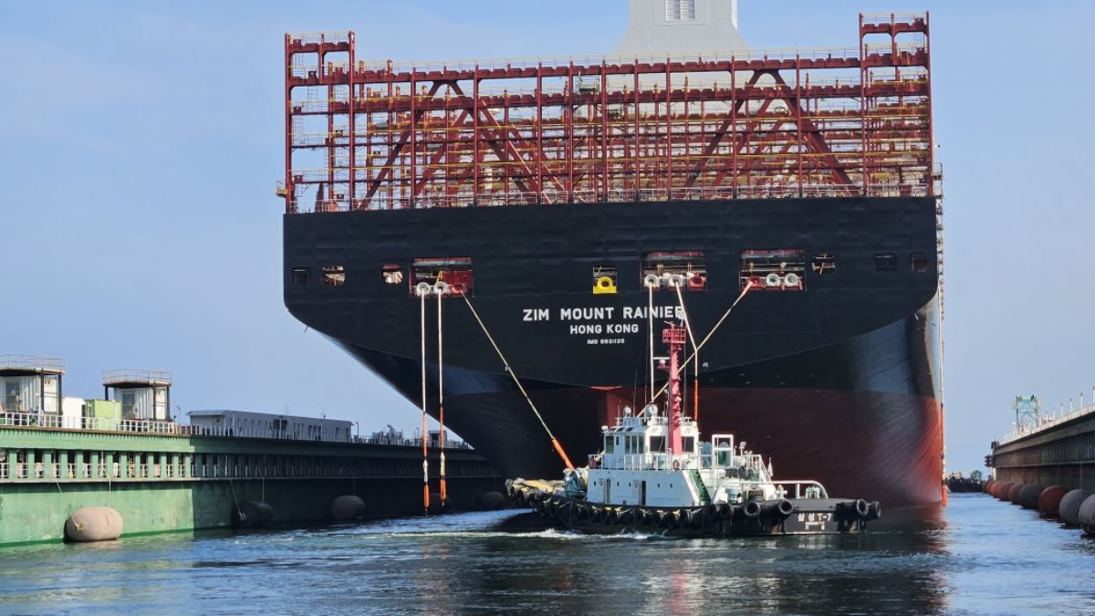 Riviera - News Content Hub - ZIM fixes 10 LNG-dual-fuel container vessels from George Economou ...