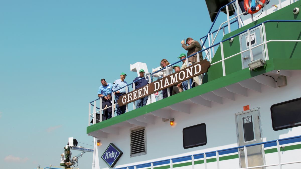 Riviera - News Content Hub - First US hybrid-electric inland towing ...