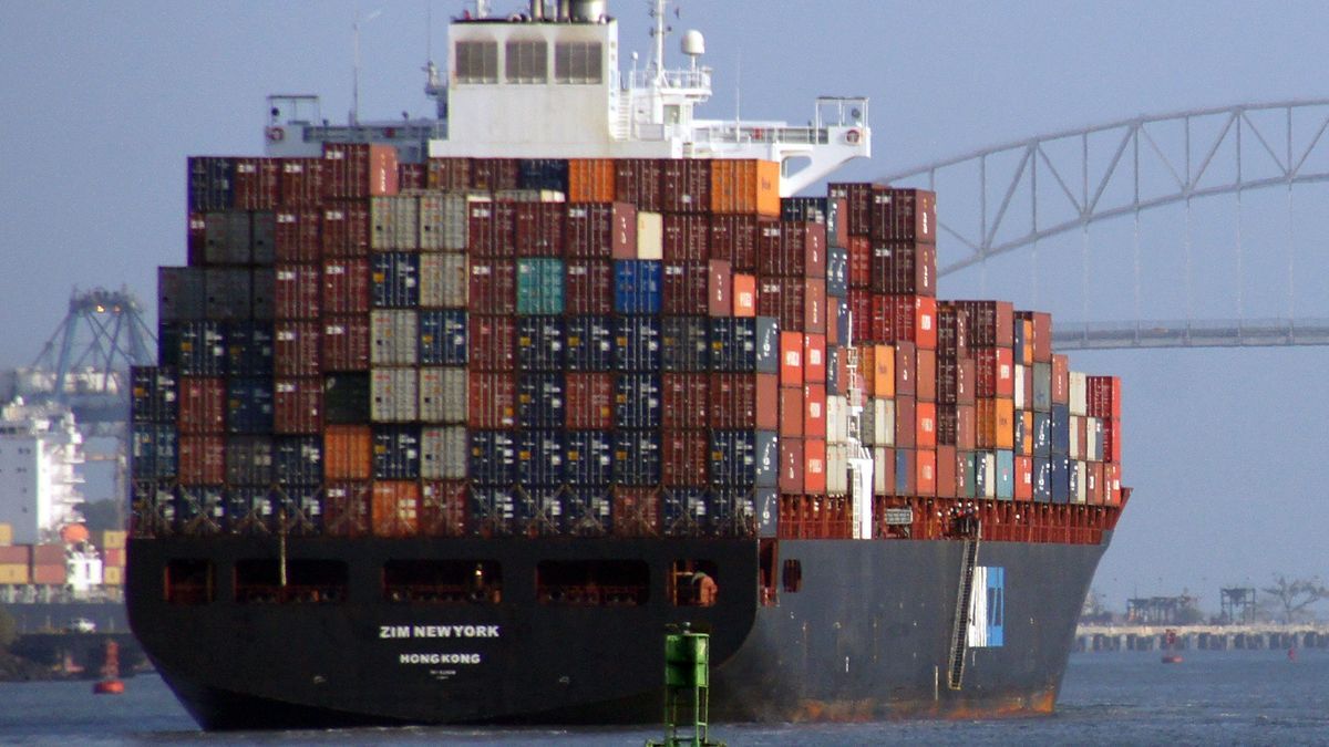 Riviera - News Content Hub - Malaysia bans Israeli cargo ships from its ...