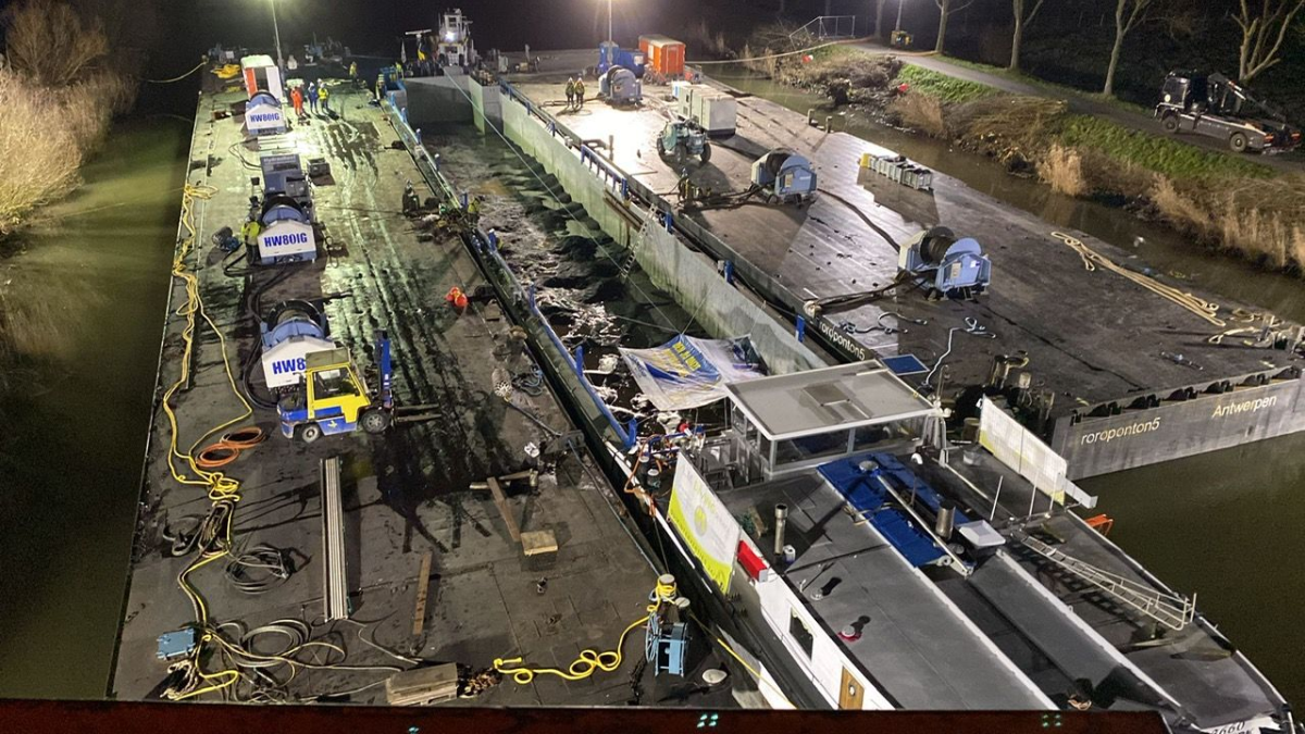 Riviera - News Content Hub - Multraship frees Belgium barge ...