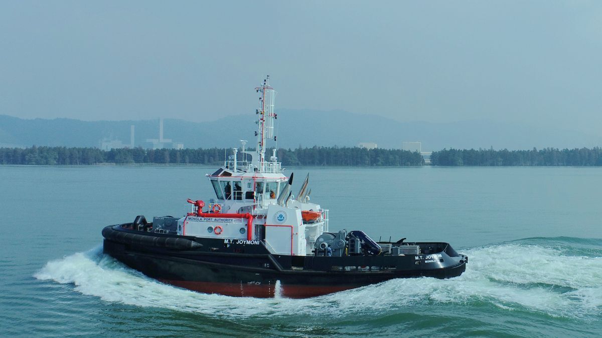 Riviera - News Content Hub - Delivered: 50th RAmparts 3200-CL harbour tug