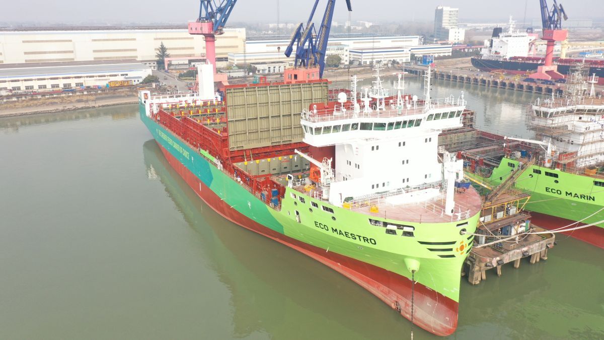 Riviera - News Content Hub - X-Press Feeders reveals its green methanol ...