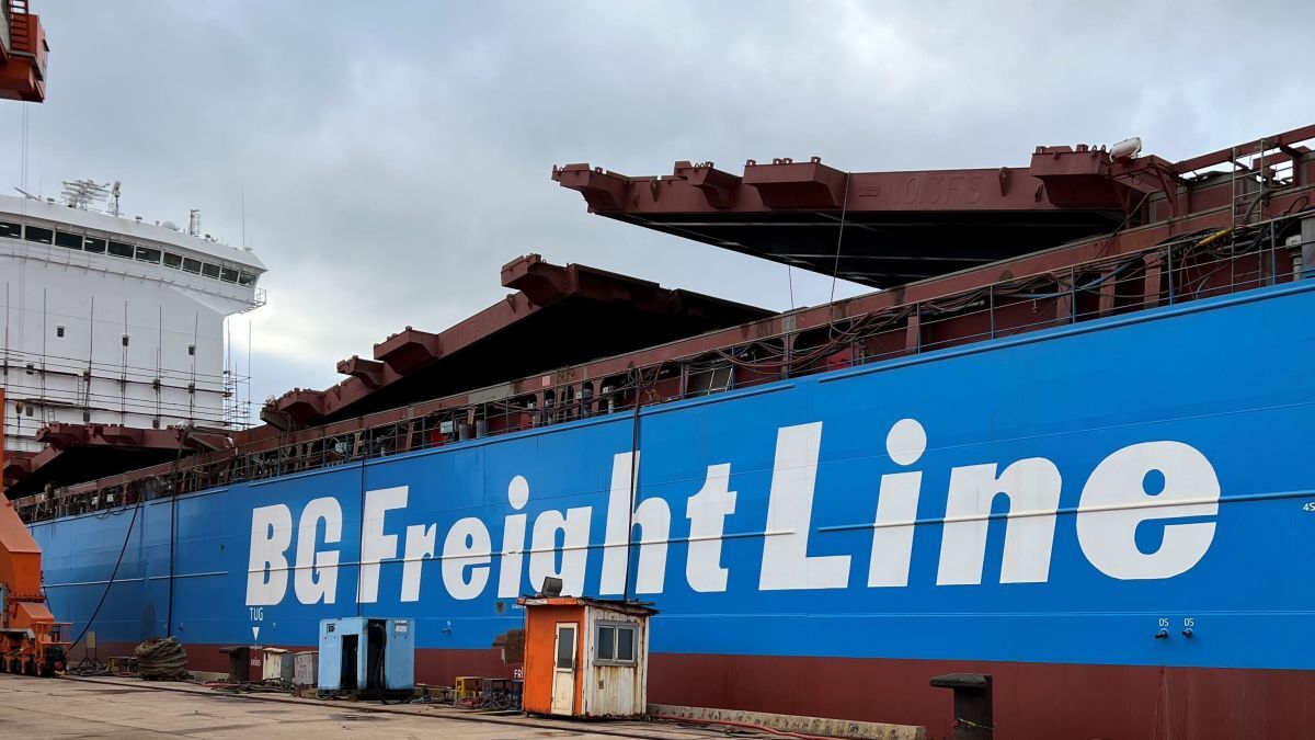 Riviera - News Content Hub - Box shipping lines move forward with biofuels