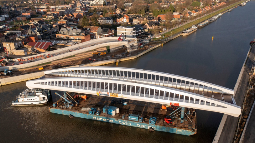 Riviera - News Content Hub - Pusher tugs, barges transport 88-m steel ...