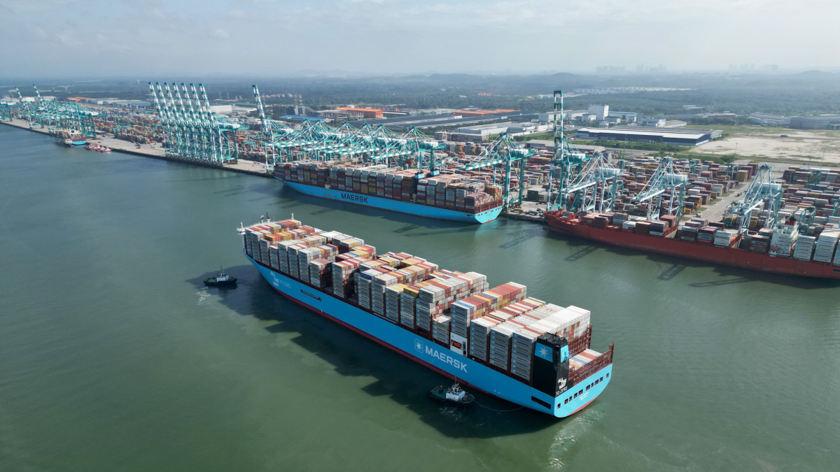 Riviera - News Content Hub - Maersk, Hapag-Lloyd eye Red Sea ...