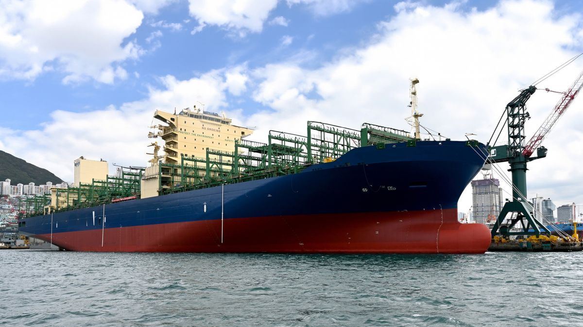 Riviera - News Content Hub - Quartet of methanol-ready box ships to be ...