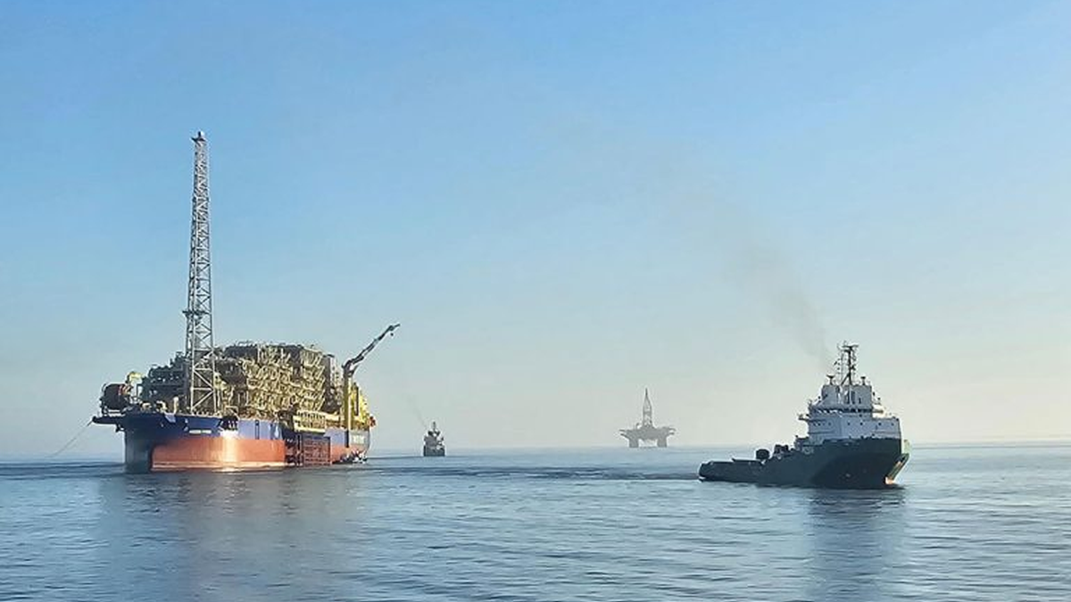 Riviera - News Content Hub - POSH fleet tows FPSO from China to Angola