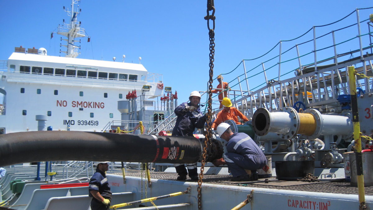 Riviera - News Content Hub - Floating LNG moves forward with faster ...