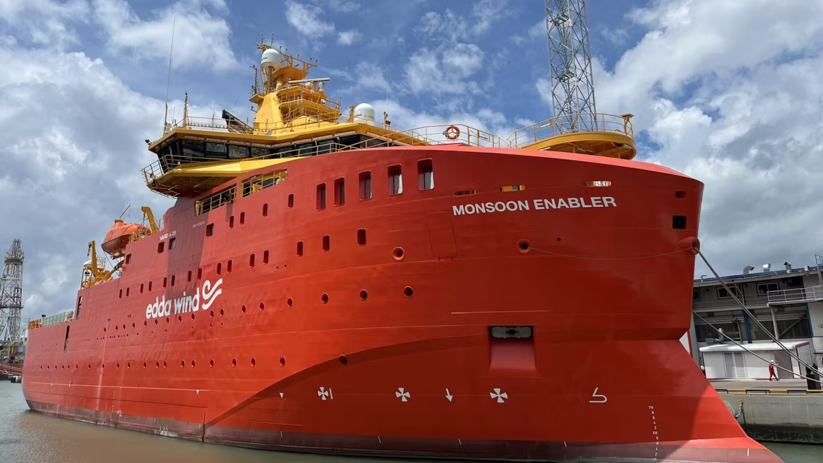 Riviera - News Content Hub - Taiwan-bound CSOV delivered to Edda Wind