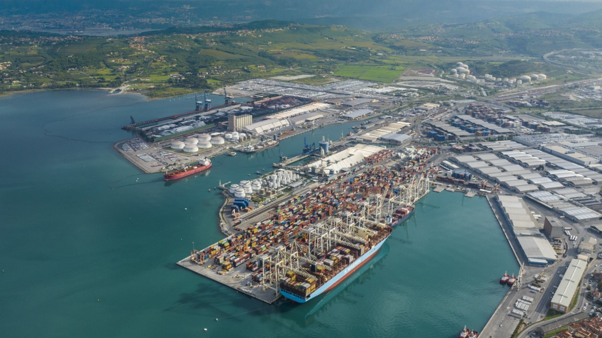 Riviera - News Content Hub - Slovenian port upgrades technology for ...