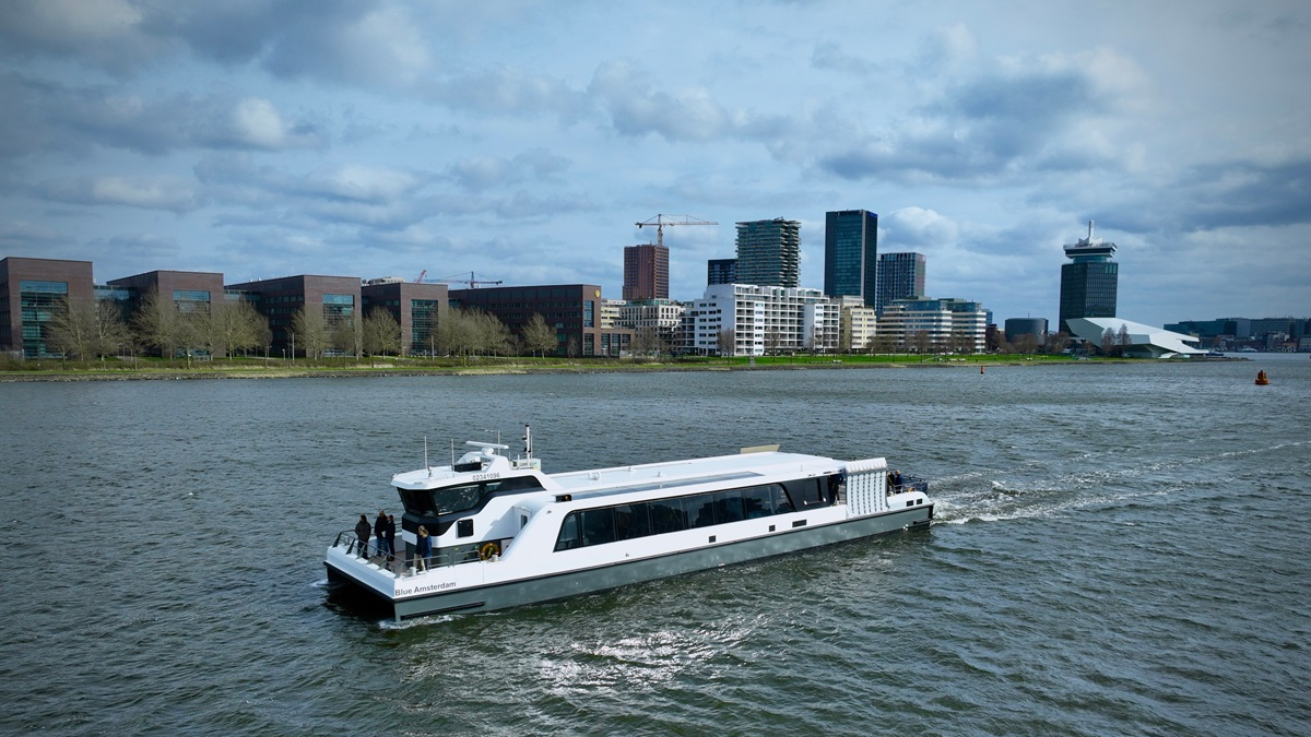 Riviera - News Content Hub - Damen unveils fully electric Waterbus 2907
